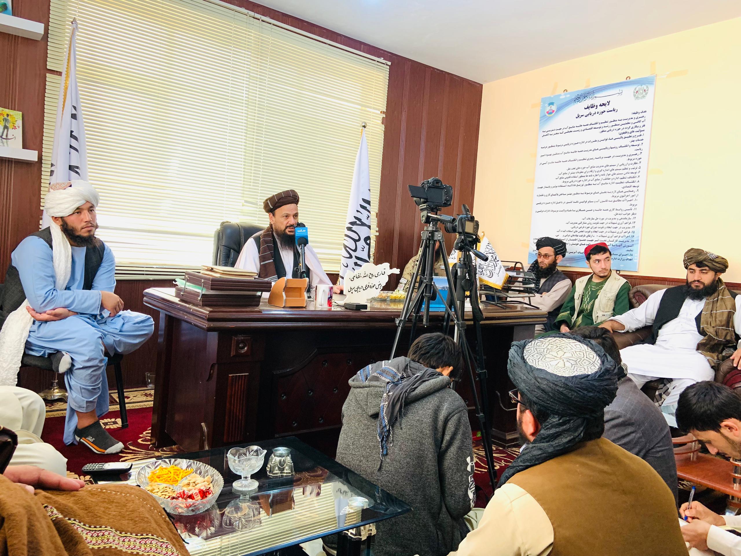 سرپرست وزارت آب و انرژی با کارمندان حوزه فرعی دریایی سرپل، متنفذین قومی ...